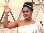 Video Salma Hayek Stuns In White On The Red Carpet Of The 2020 Oscars
