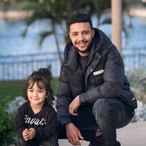 شاب يتصرف تصرف غريب مع مرات اخو 😮😮😮😮😮 عمرو كمال Facebook