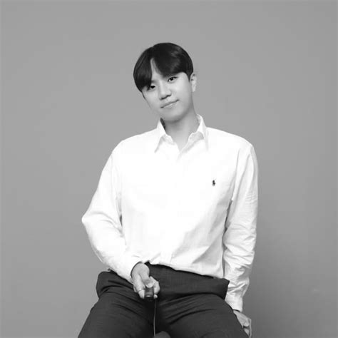 윤승호 Yun Seungho Bemybluewaves • Threads Say More