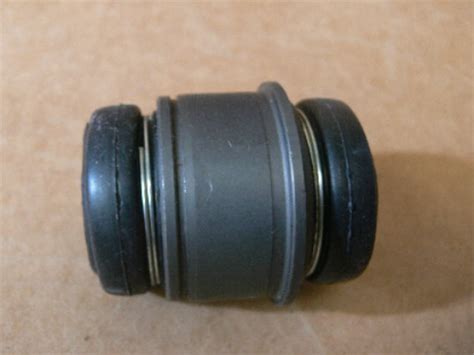 Land Rover Lower Rear Knuckle Bushing Range Rover 06 09 10 12 Lr3 Range