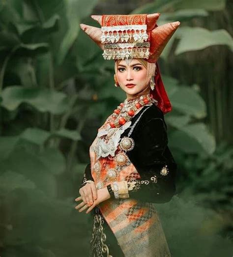 Perkembangan Penutup Kepala Perempuan Di Minangkabau Jurnalis Sumbar