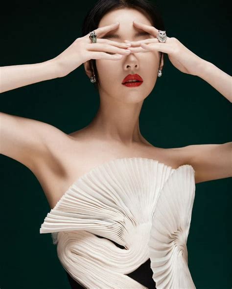 Model Poses Hands Editorial Model Poses Woman Chinese Movies