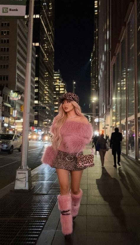 8 Bimbocore Outfit Elements Oddly Specific Tips