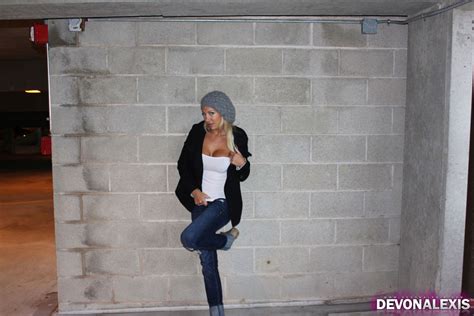 Devon Alexis Shows Her Big Boobs In A Parking Garage Porno Fotos Xxx