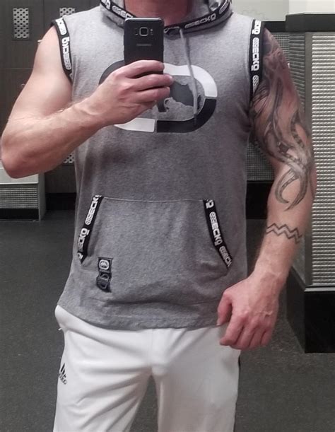 Freeballing At The Gym Scrolller