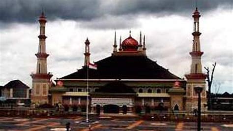 Mengitip Megahnya Masjid Agung Serang