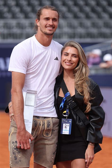 Pictures Alexander Zverev And Girlfriend Sophia Thomalla Hit The Beach