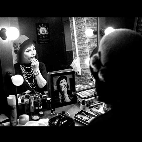 عکس آناهیتا همتی در حال آرایش کردن استایل جنجالی خانم بازیگر معروف را ببینید