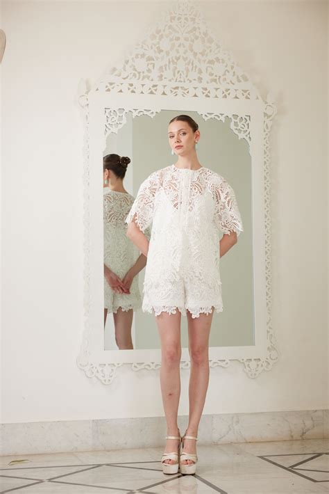 Agnes Set Thin Line World