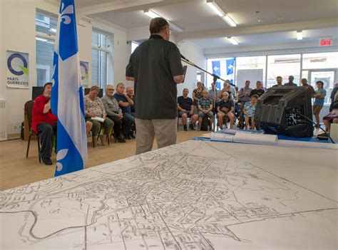 Marc Bourcier Du Parti Québécois Fait Campagne Pour La Santé Et Les Transports Topolocal