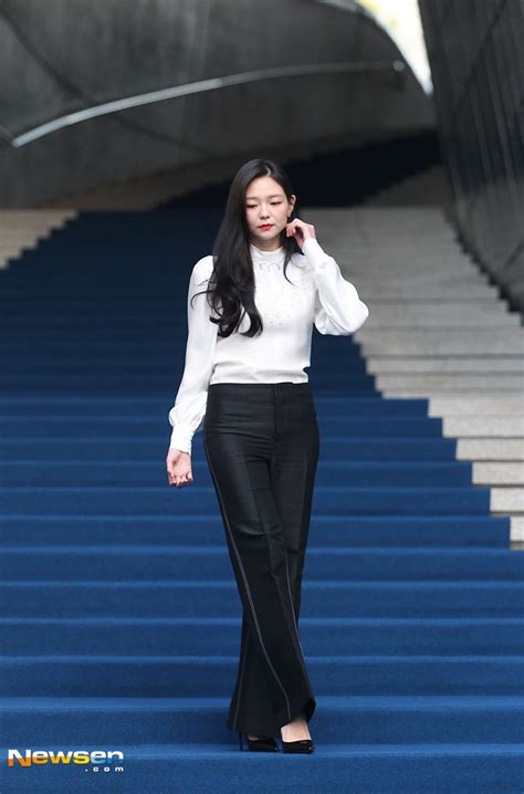 포토엔hd 이솜 블루카펫 장악한 어마어마한 다리 길이