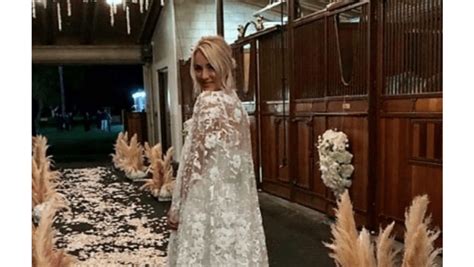 Kaley Cuocos Wedding Dress Took 400 Hours To Make 8 Days