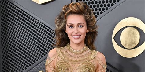 Miley Cyrus Bizeps Shawn Mendes And Miley Cyrus Perform In My Blood At