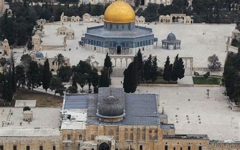 Archaeologists Spotlight First Solomons Temple Era Artifacts Ever Found On Temple Mount The