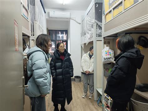 温暖进寝室 关怀暖人心 ——物电学院全体班主任走访学生寝室 长江大学物理与光电工程学院