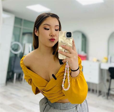 Морьтон Монгол Охин