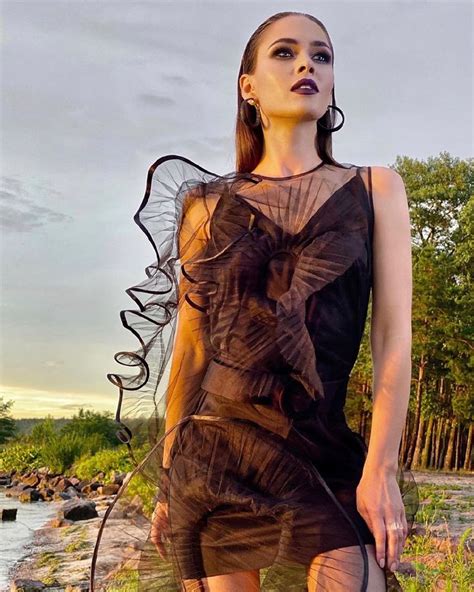 Julia Sanina 🏞 Фотографии моделей Модели Фотографии