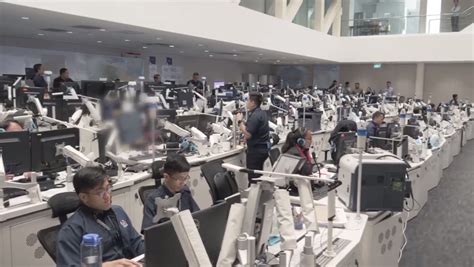 Sporeans Will Call Polis For Anything Like Water Leaks And Neighbours Dripping Laundry