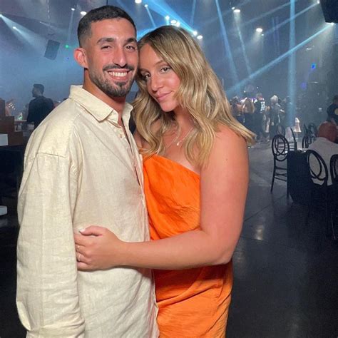 וואלה בת זוגו של אורי דנינו רצינו להיאחז בתקווה לא Facebook