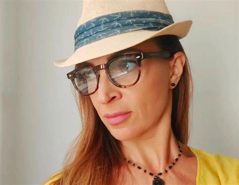 Chi è La Moglie Di Roberto Vannacci Camelia Mihailescu Le Origini