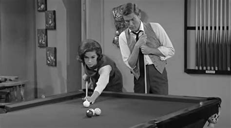 They Brought In A Pool Expert But Mary Tyler Moore Nailed The Trick