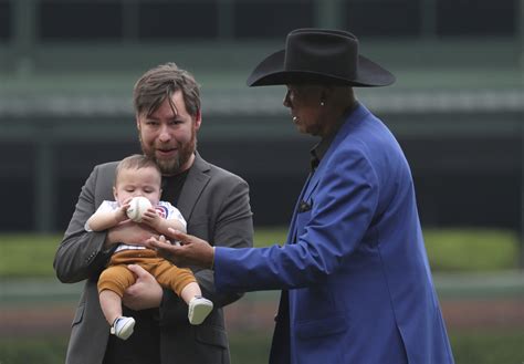 Photos Fergie Jenkins Statue Unveiled Outside Wrigley Field Chicago