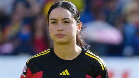 Periodista Le Responde Fuertemente A Scarlett Camberos Juanfutbol
