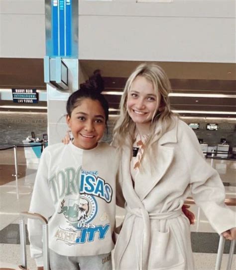 Jaine And Nayvee Request Of Nayvee Rare Senior Photo Outfits Funny Short Videos Cute Friends