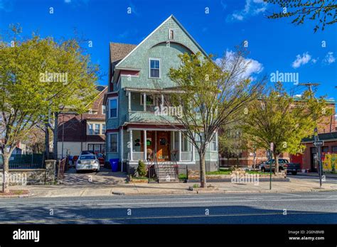 L E Bowen And T L Battey House 271 273 Broadway 1854 Queen Anne