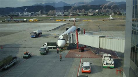 Passenger Boarding Bridge Skybrary Aviation Safety