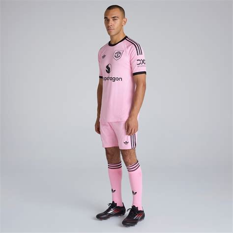 Buy Manchester United 25 26 Third Mens Goalkeeper Jersey Pink