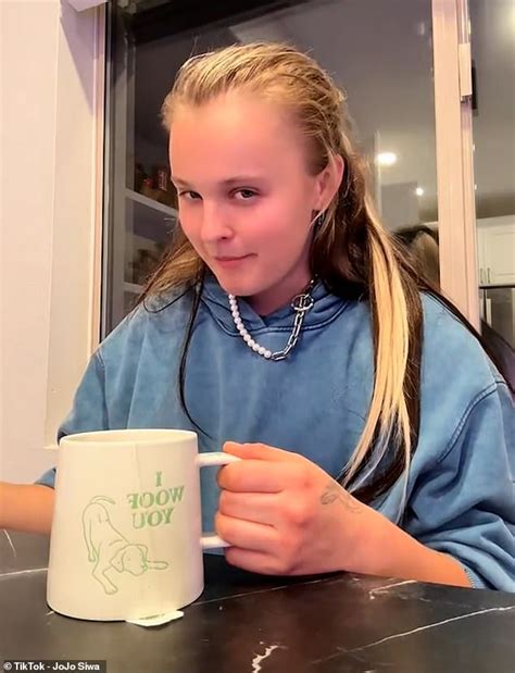 Jojo Siwa Cant Wipe The Smile Off Her Face As She Steps Out In New