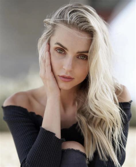 Olivia Mae Scrolller