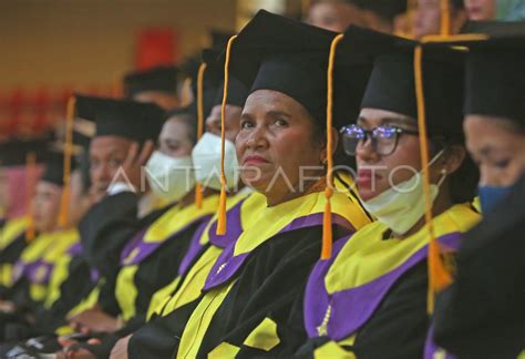Wisuda Universitas Terbuka Antara Foto