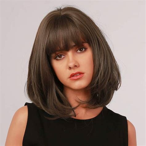 Ragazza Anime Con Capelli Castani E Frangia Quattro Ragazze