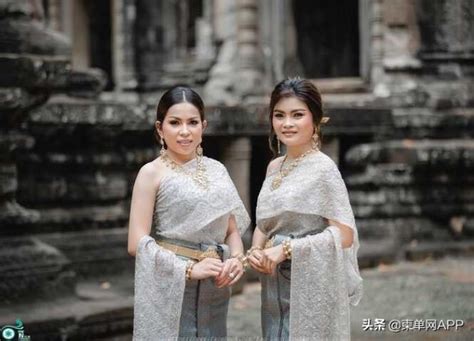 女同性恋图片（柬埔寨三名女同性恋结婚） 可可情感网
