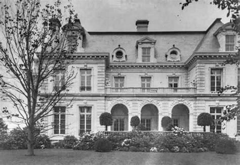 20 Magnificent Historic Manhattan Mansions Built By The Richest Titans