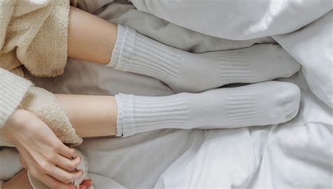 10 Warning Signs Your Thyroid Might Not Be Working Properly How Women Are More Susceptible