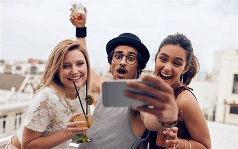 Como Fazer A Selfie Perfeita Com Celular Quem Lifestyle