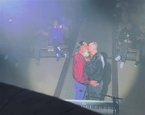 German singer makes out in church ThisVid 日本語で