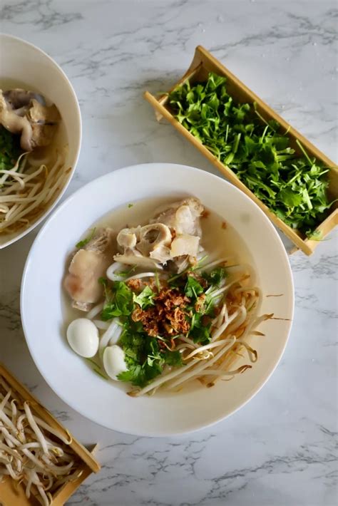 Vietnamese Thick Noodle Soup With Pork Hock Banh Canh Gio Heo