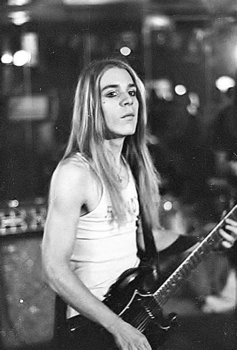 A Few Rare Early Live Pictures Of Thinking About Guitar Facebook