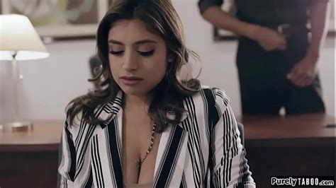 Busty Lady Visits Her New Shrink For Her Sex Fobiaandshe Tells Him What