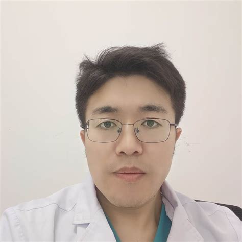 症状及患病时长：最近半个月，胸口感觉有淤气，特别是吃完饭后更明显， 有时候气堵着出不来，胸闷，有时候就出的来，就一股气体从胸口排出来 就医及用药情况：没有 需要解答的问题：身体是什么问题，需不