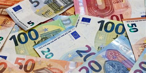 Household Disposable Income Falls After Inflation Impacts