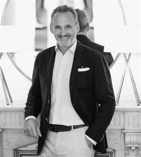 Marcos Luengo Huye Del Consumo Absurdo Fashionnetwork México