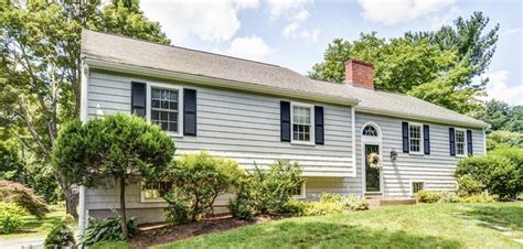 Certainteed Monogram And Cedar Impression Vinyl Siding In Sterling Gray