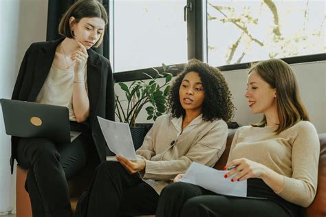 Synchronous Vs Asynchronous Communication Meaning And Workplace