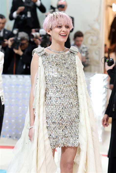 Only Marion Cotillard Could Make A Pink Bowl Cut Look Chic Hot Lifestyle News