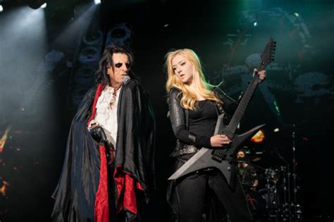 News Alice Cooper Introduces New Guitarist Anna Cara Heavens Metal